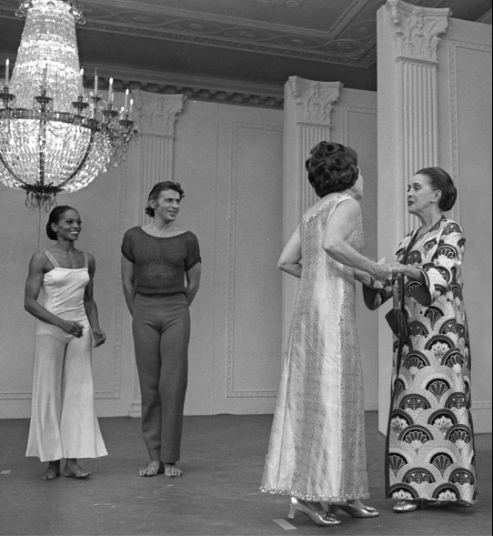 Born to Dance: Mary Hinkson and the Martha Graham Dance Company by Dr ...