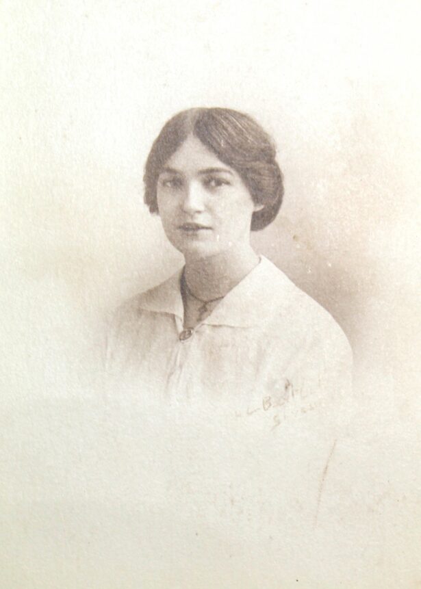 Hidden history and vital identity with a First World War servicewoman’s ...